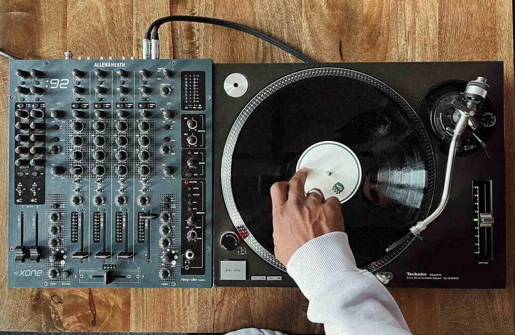 How to Mix Vinyl Records on a Digital DJ Setup - jazzyjoe.com