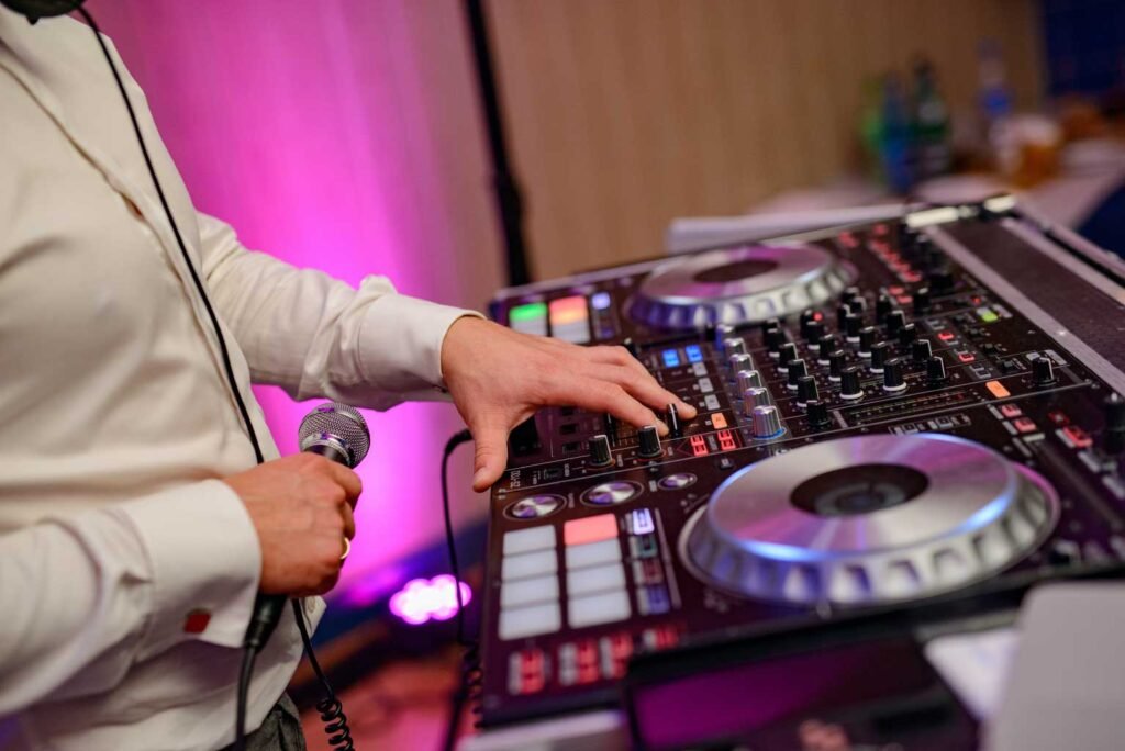 How to Set Up Your DJ Booth for Optimal Performance - jazzyjoe.com