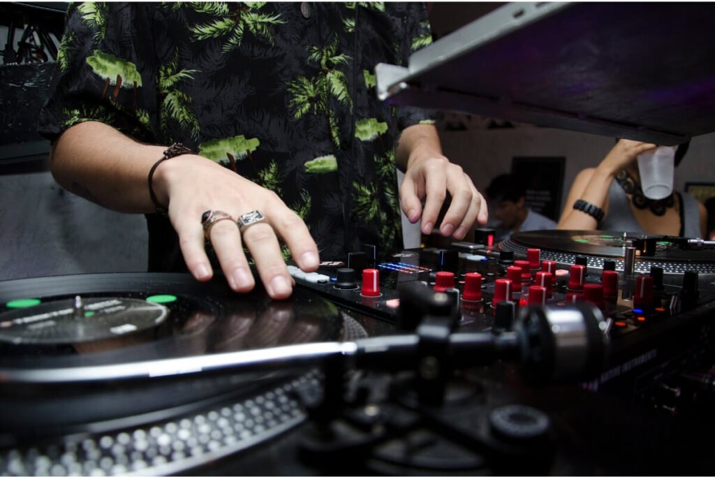 Types of DJs: Club, Radio, Mobile, and More - jazzyjoe.com